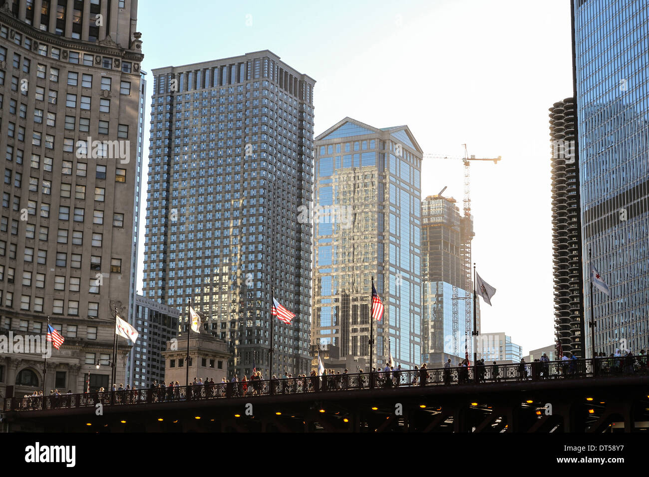 Bridge over chicago river hi-res stock photography and images - Alamy
