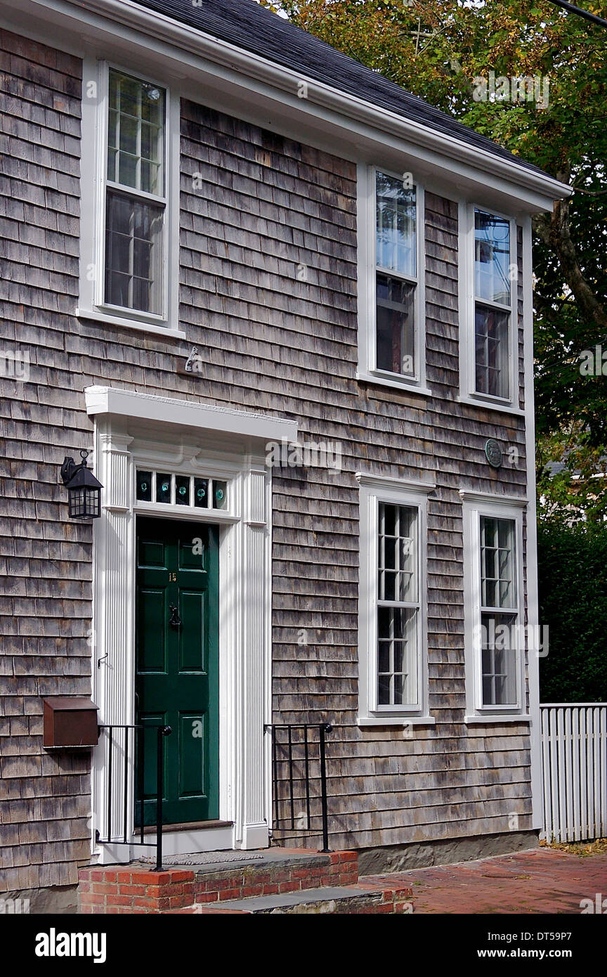 Old shingled house hi-res stock photography and images - Alamy