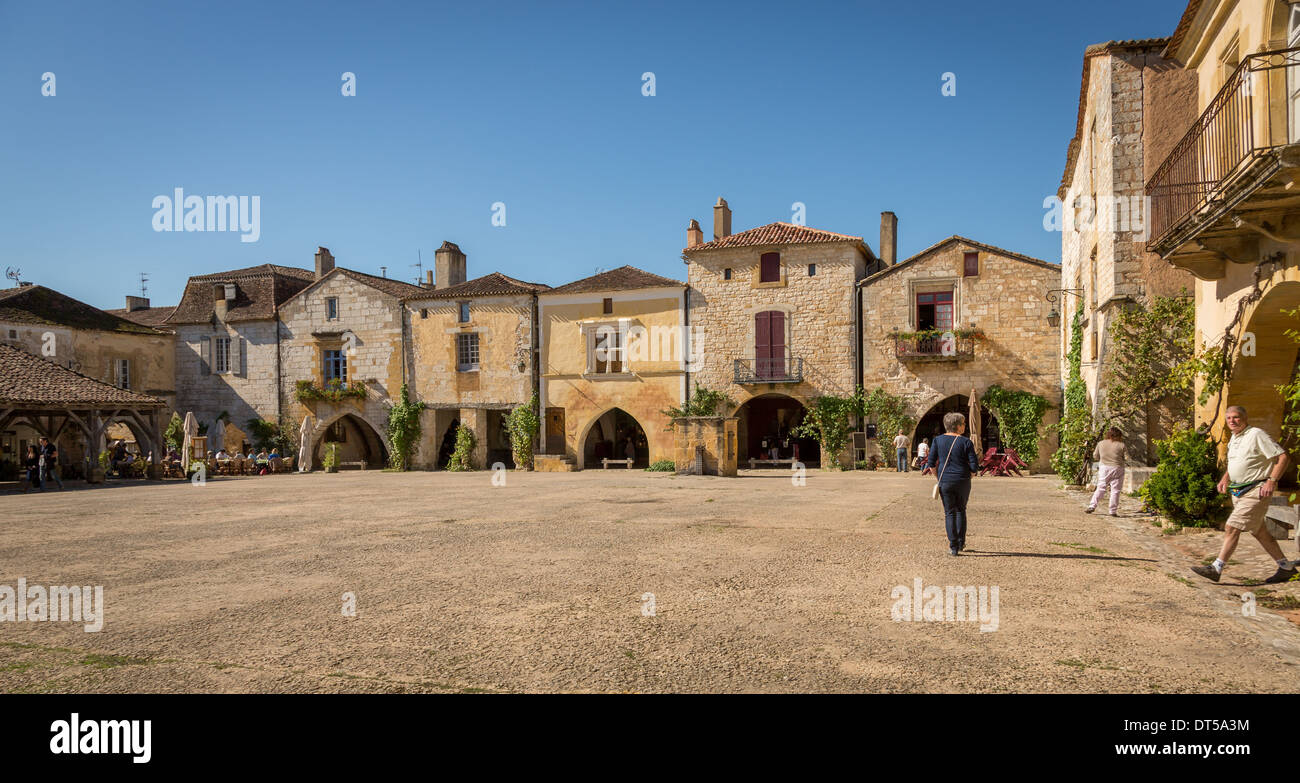 Monpazier, Dordogne, France, Europe. Beautiful medieval town square ...