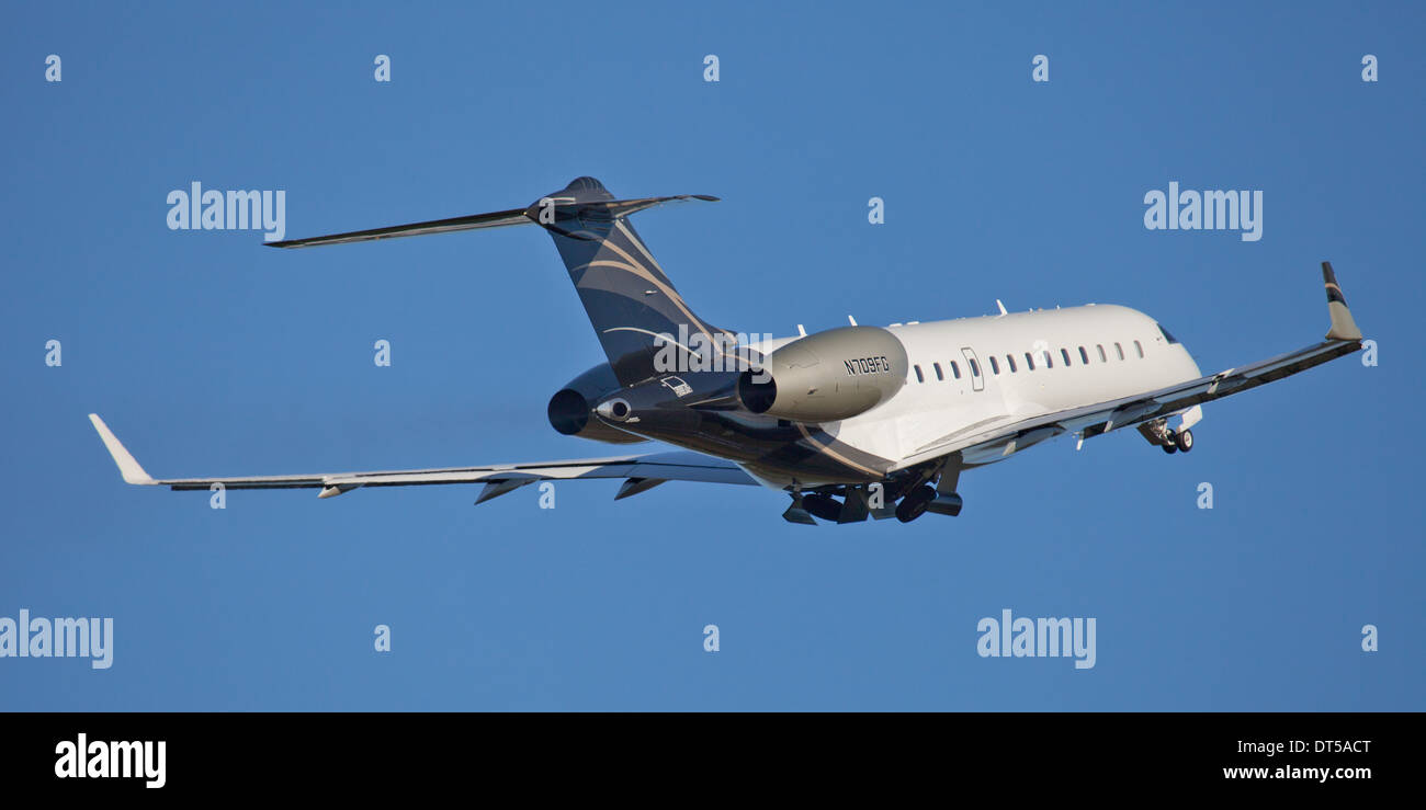 Global express hi-res stock photography and images - Alamy