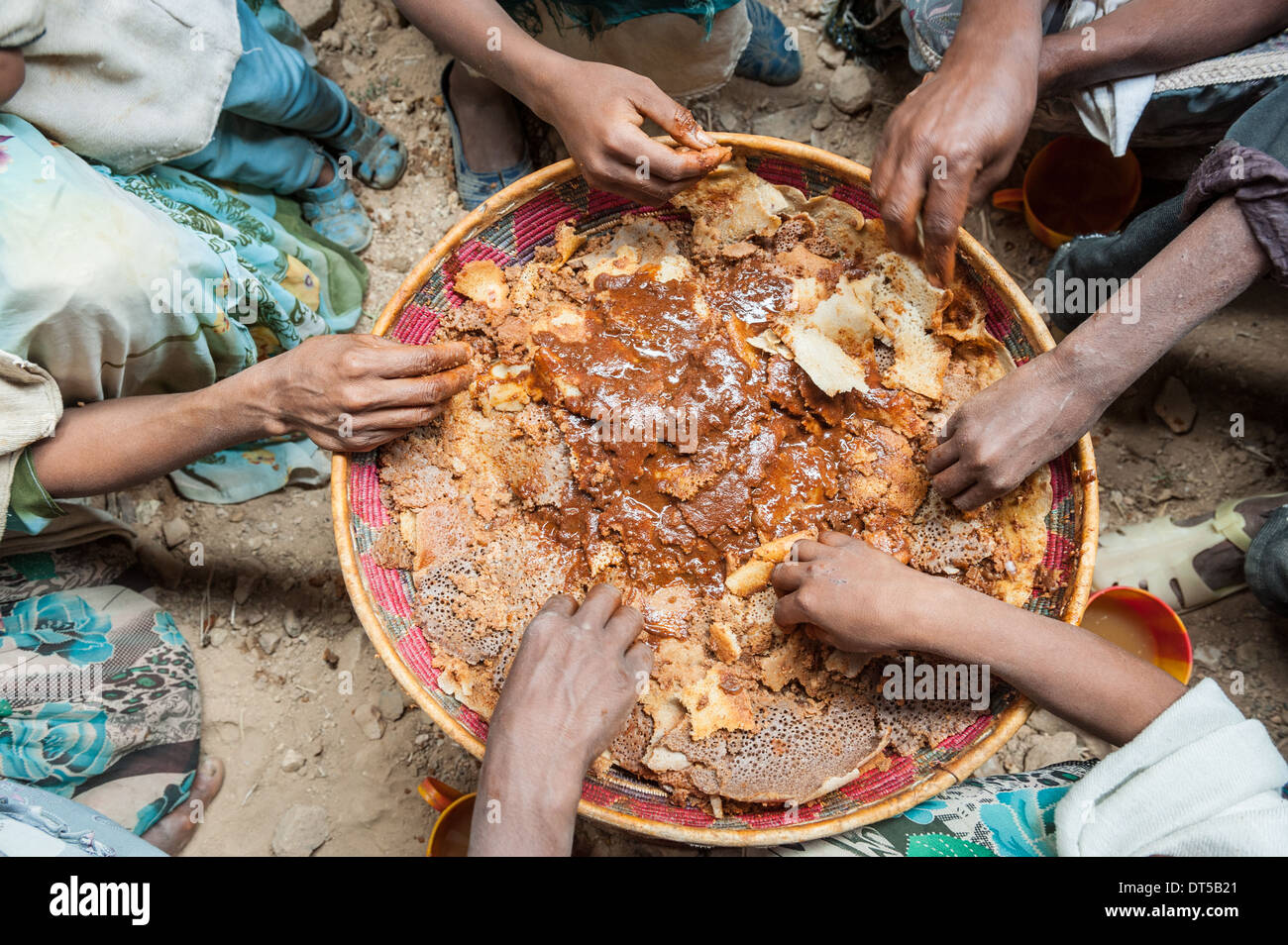 Food sharing africa hi-res stock photography and images - Alamy