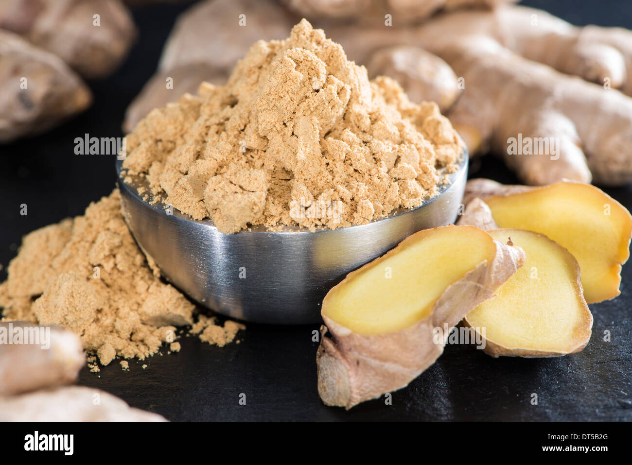Small bowl ginger powder hi-res stock photography and images - Alamy