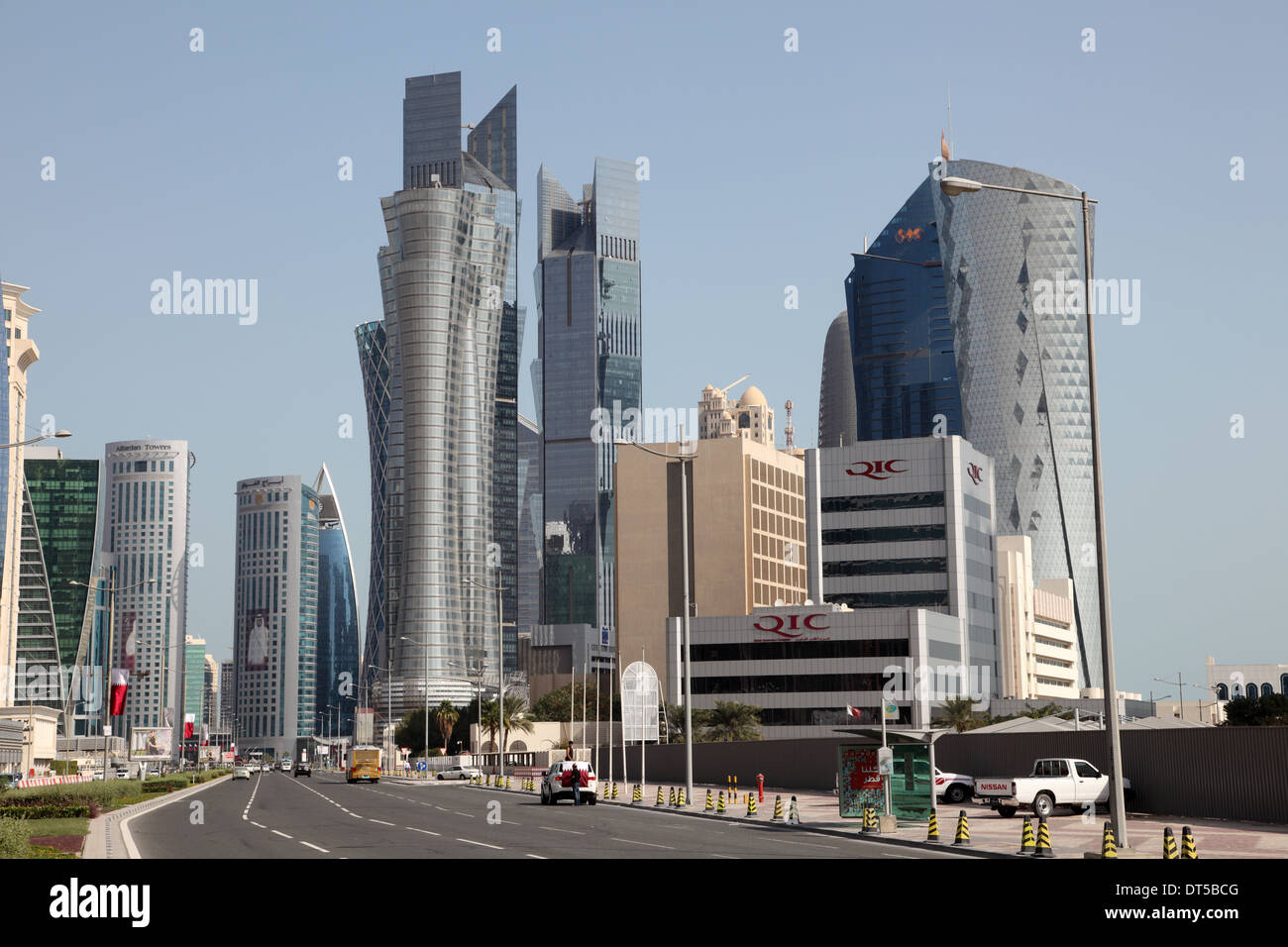 Doha street hi-res stock photography and images - Alamy