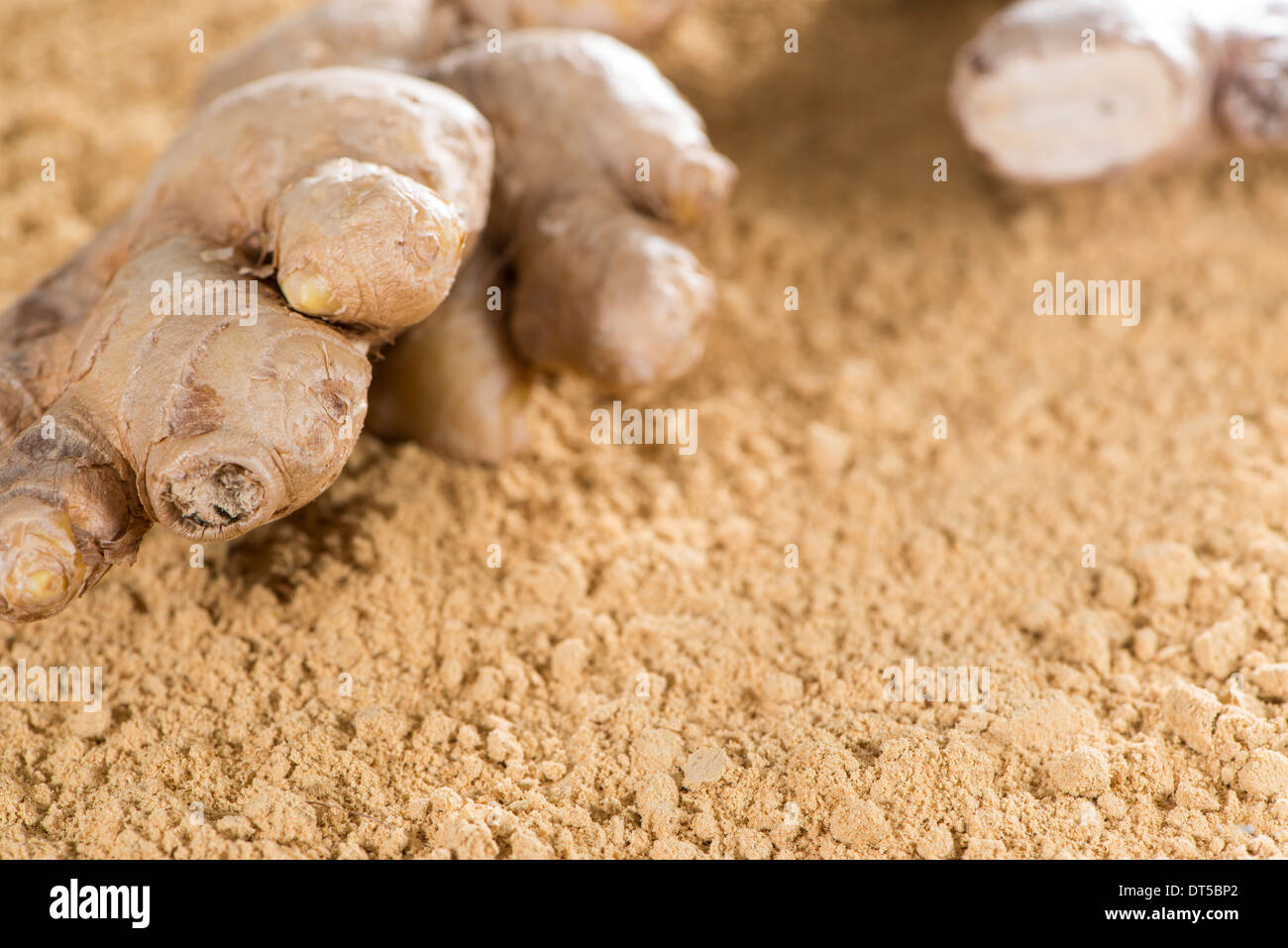 Fresh Ginger Powder (detailed close-up background picture Stock Photo ...
