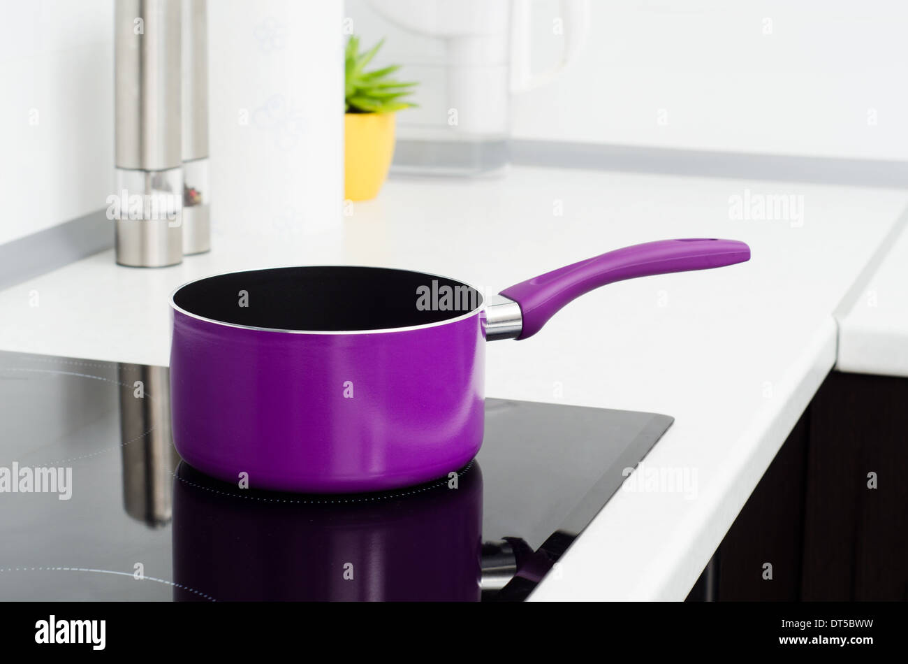 Induction pan hi-res stock photography and images - Alamy