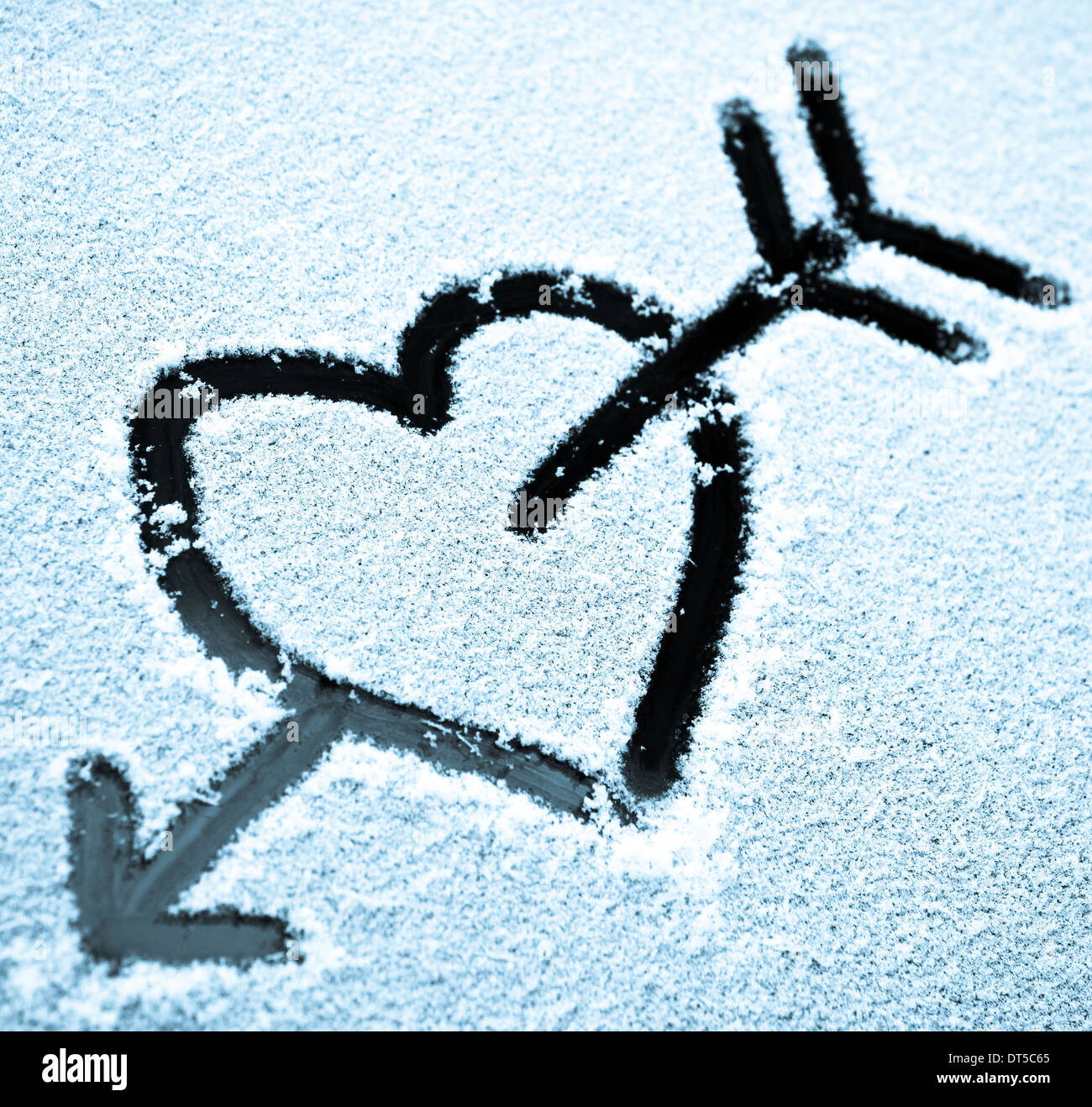 Picture of a heart drawing in the snow Stock Photo - Alamy