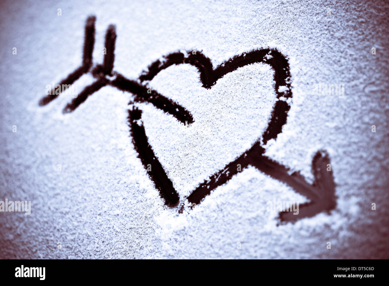 Picture of a heart drawing in the snow Stock Photo - Alamy