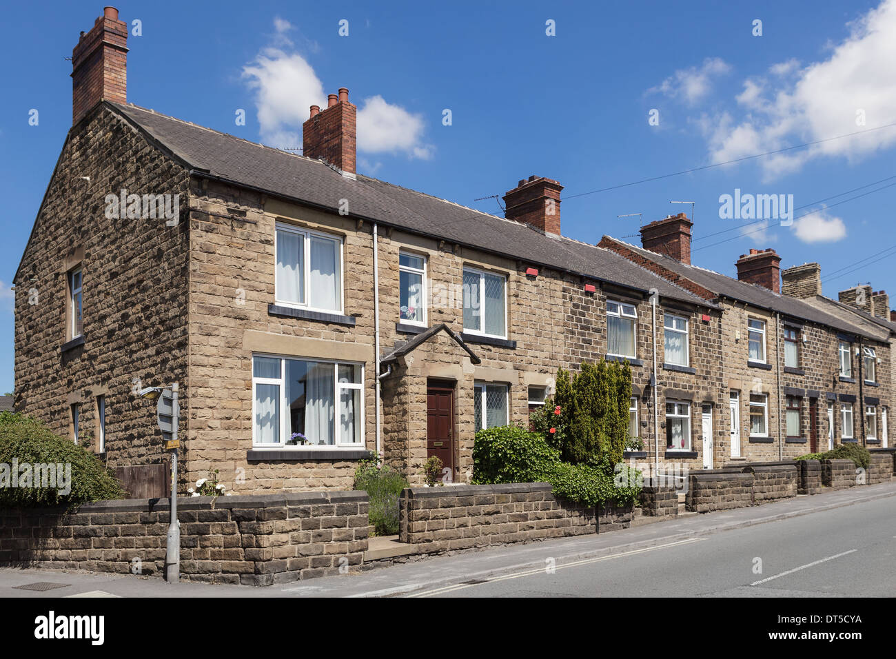 Typical english street Stock Photo - Alamy