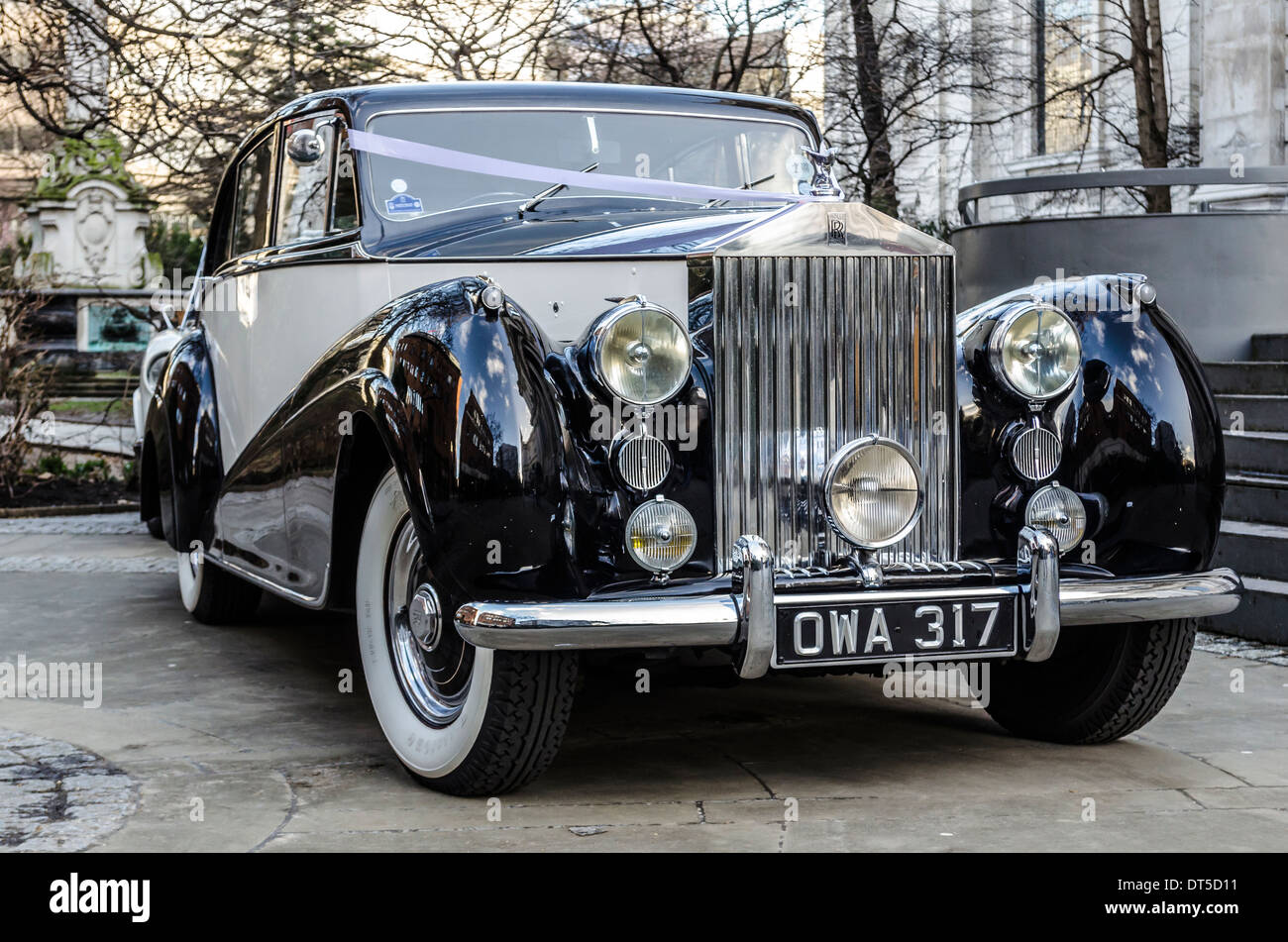 Rolls-Royce, Wedding Car at St Paul's Cathedral Stock Photo - Alamy
