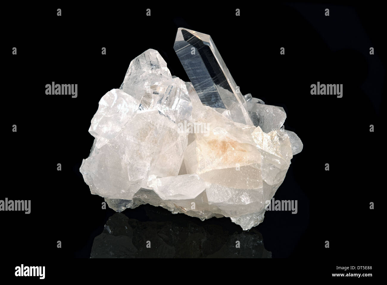 Quartz crystals hi-res stock photography and images - Alamy