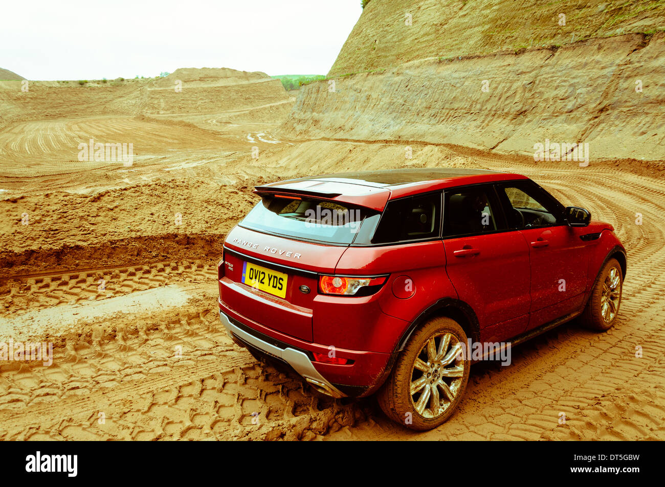 The Range Rover Evoque SD4 Dynamic off-road in sand Stock Photo - Alamy