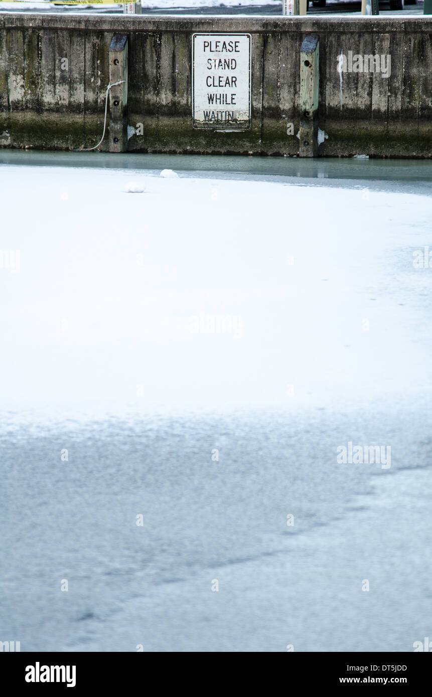 Loading dock sign hi-res stock photography and images - Alamy