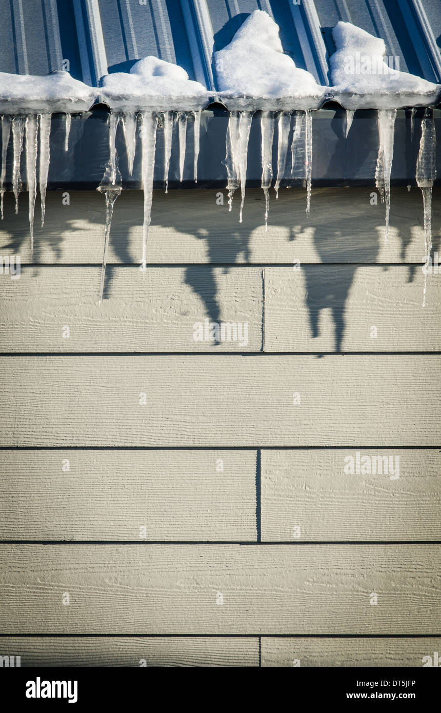 Hanging icicles hi-res stock photography and images - Alamy