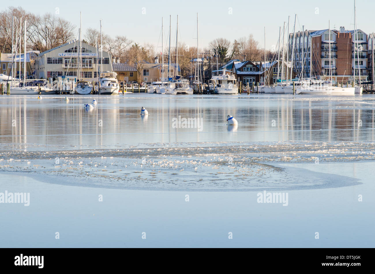 Motor and sailing boats frozen in as Annapolis Harbor iced over Stock ...