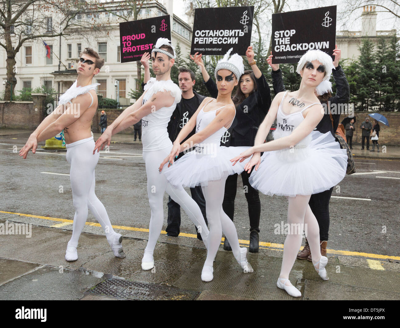 Ballet Dancers protest with Amnesty International for human rights in ...