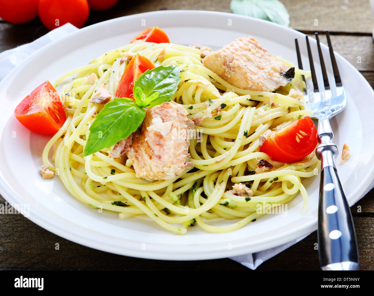Spaghetti with fish hi-res stock photography and images - Alamy