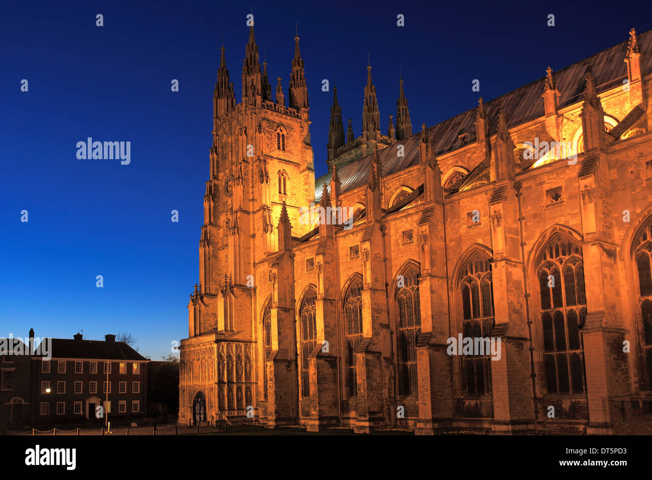 Canterbury cathedral west front hi-res stock photography and images - Alamy