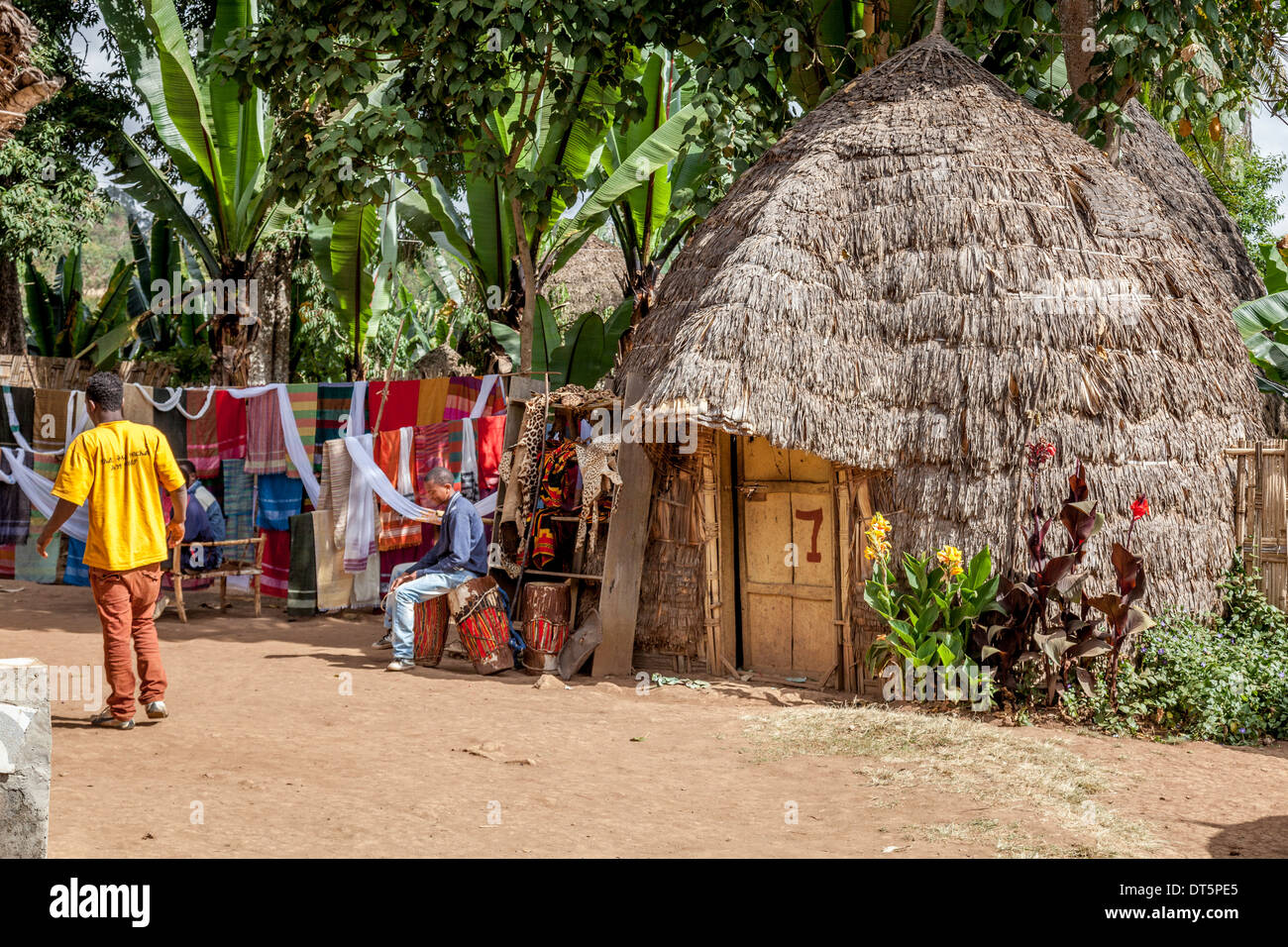 Traditional houses dorze people ethiopia hi-res stock photography and ...