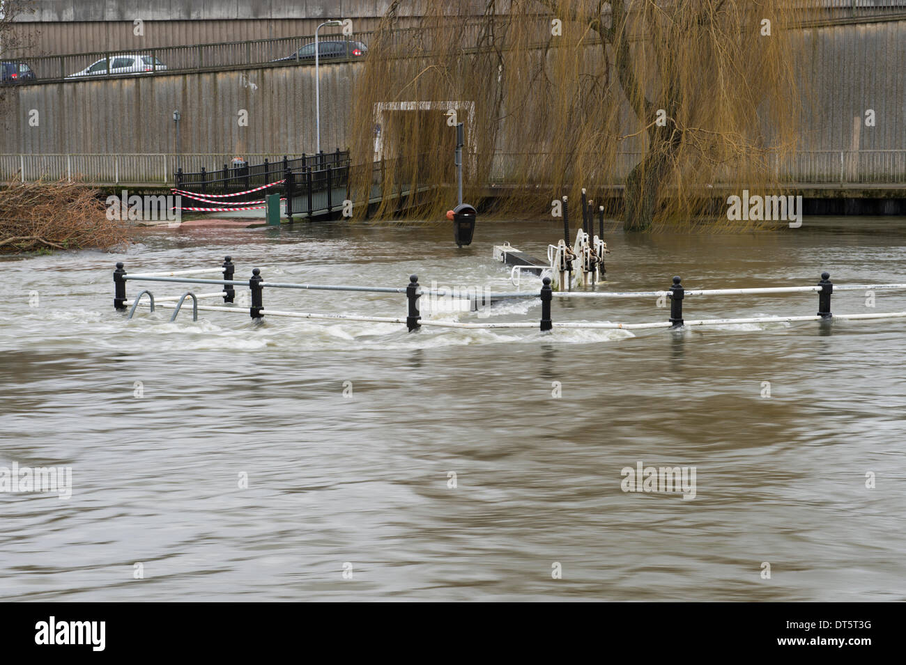 Reading, Berkshire, UK. 9th February 2014. Fobney Island lock ...