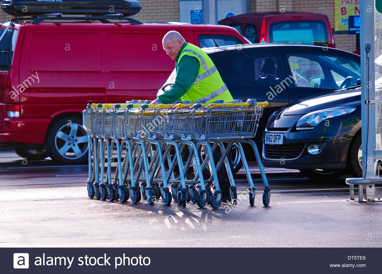 Collecting Trolleys High Resolution Stock Photography and Images - Alamy
