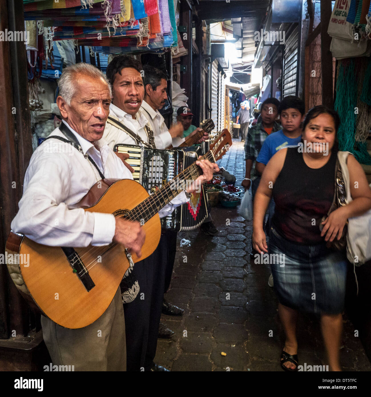 Guatemalan musicians hi-res stock photography and images - Alamy