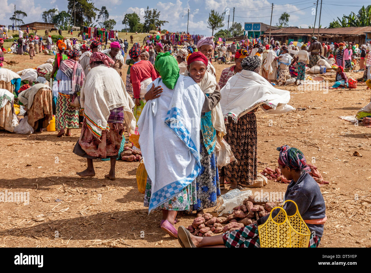 Dorze Women Exchange Greetings At The Thursday Market In The Dorze ...