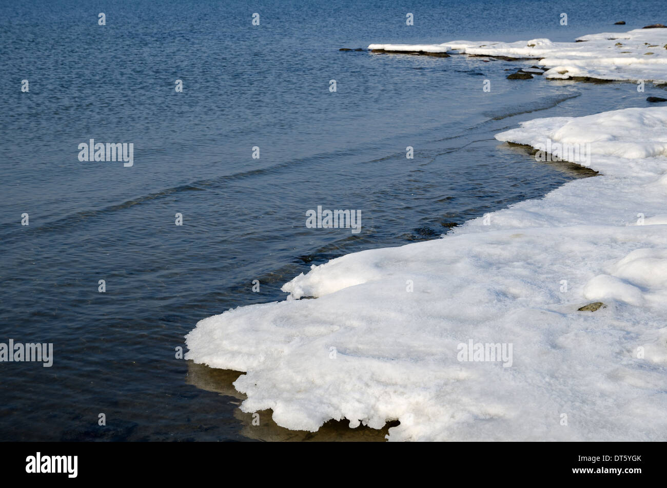 Shoreline winter hi-res stock photography and images - Alamy