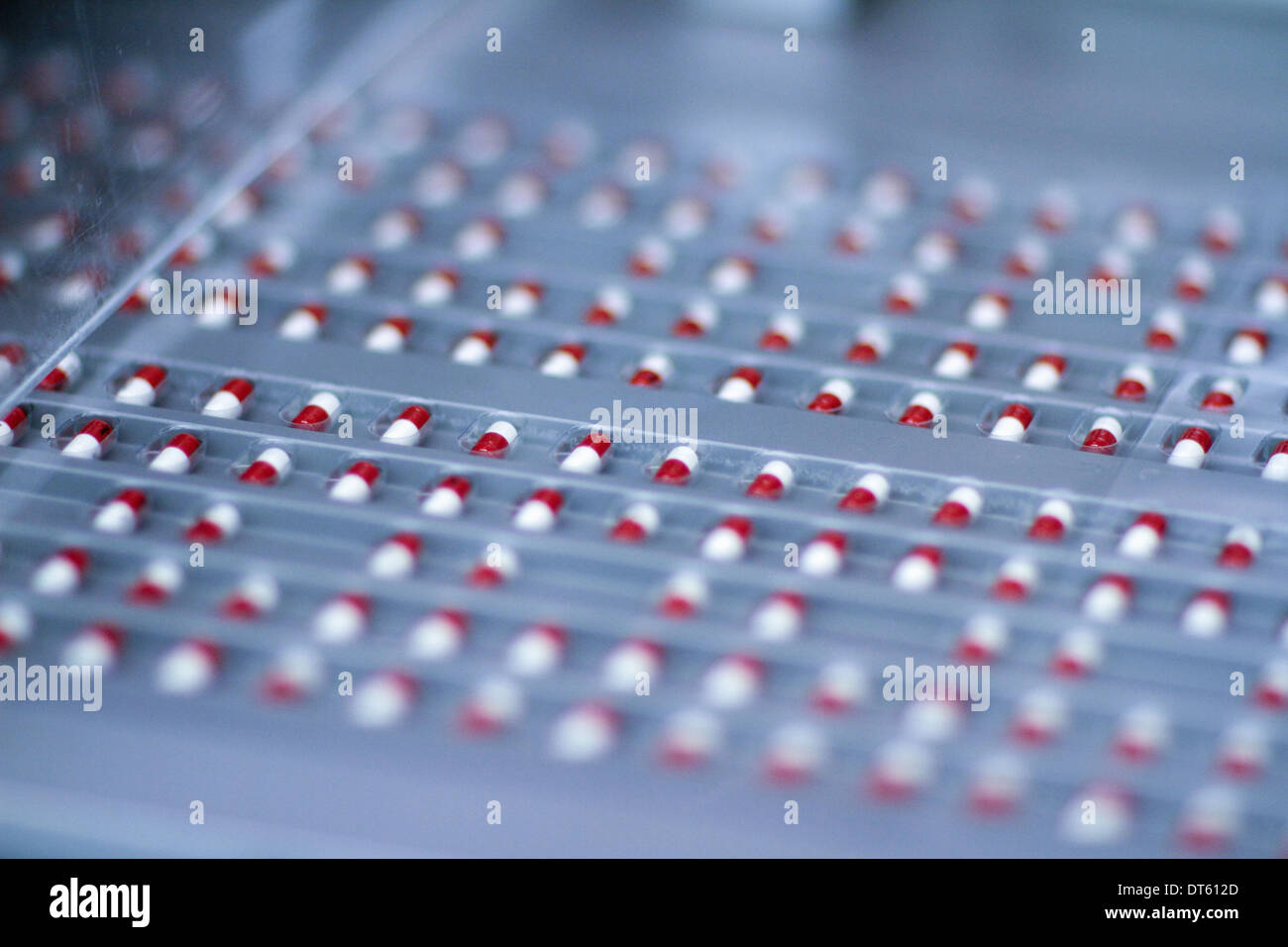 Drug manufacturing production process hi-res stock photography and ...