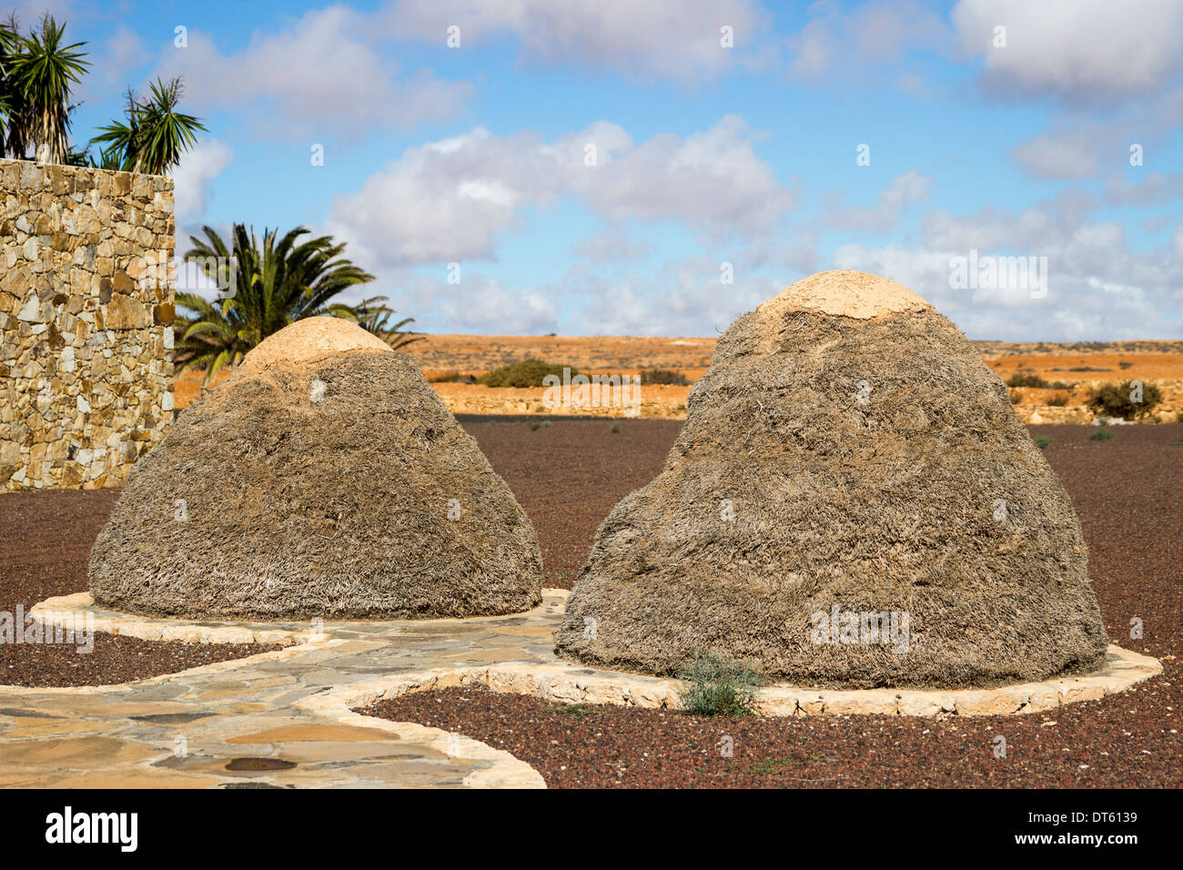 Hay stacks hi-res stock photography and images - Alamy