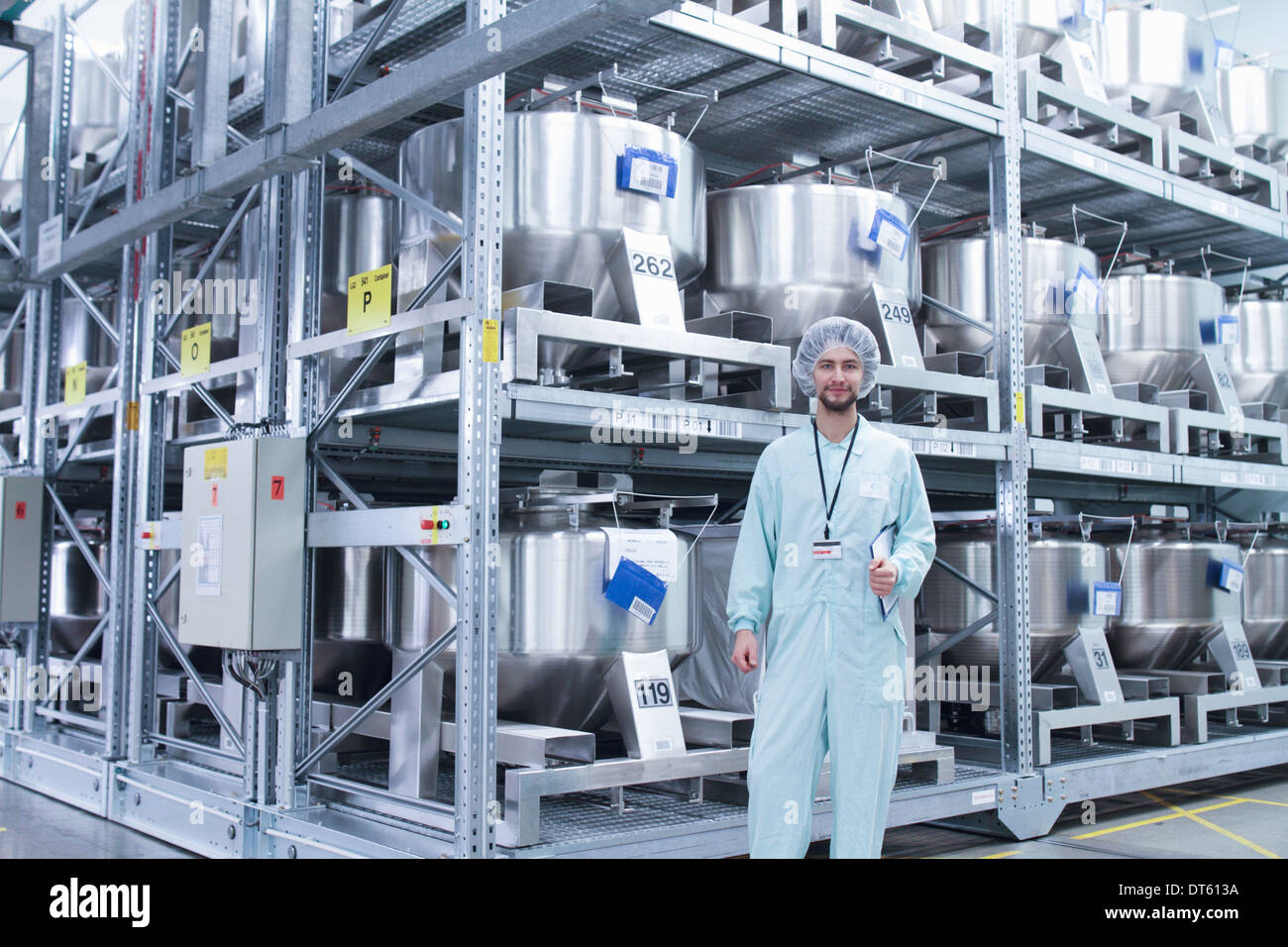 Laboratory technician with clipboard Stock Photo - Alamy