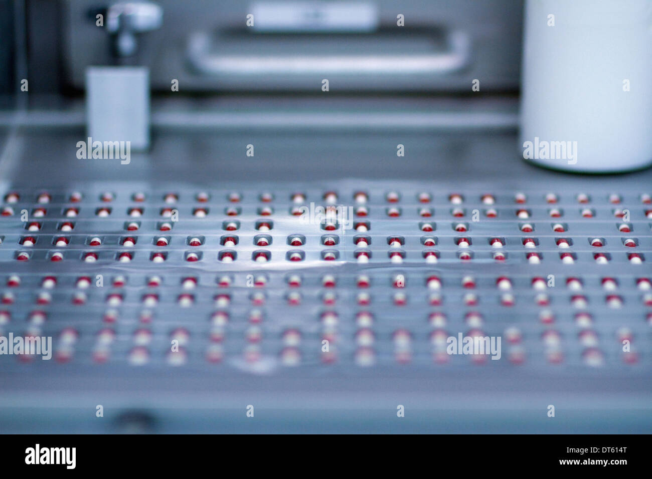 Drug manufacturing production process hi-res stock photography and ...