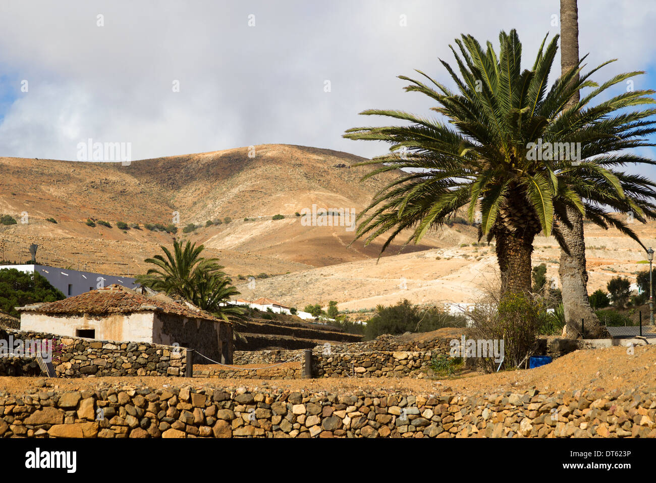 Desert farmhouse hi-res stock photography and images - Alamy