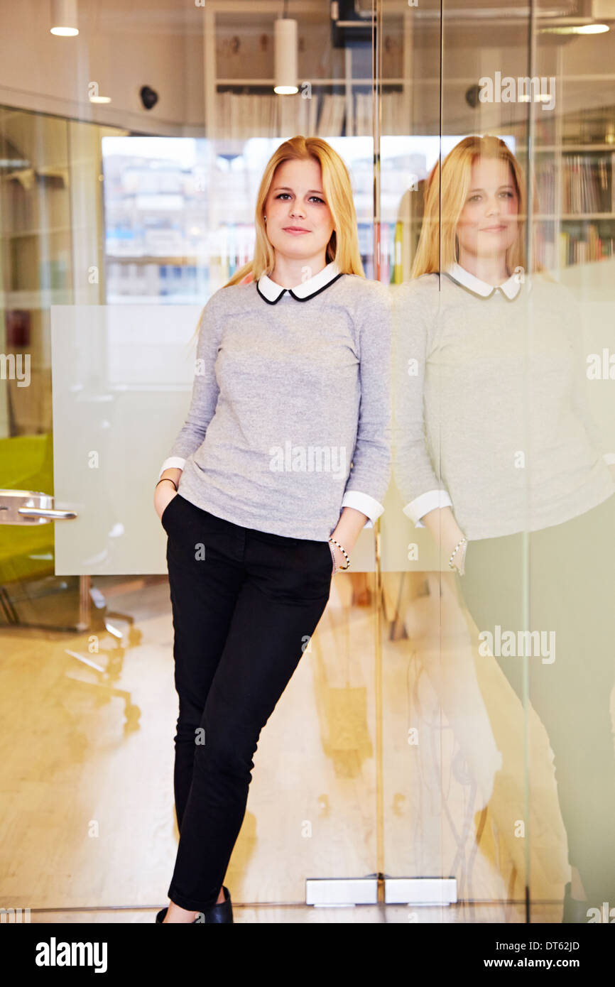 Female glass worker hi-res stock photography and images - Alamy