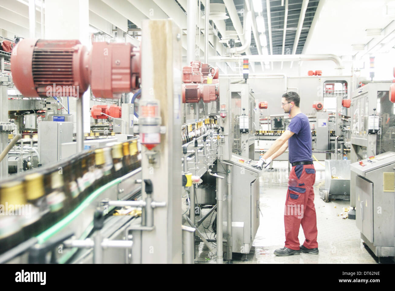 Man on production line hi-res stock photography and images - Alamy