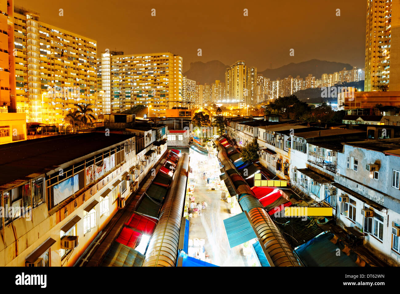 Hongkong tradtional market and lion rock landmark Stock Photo - Alamy
