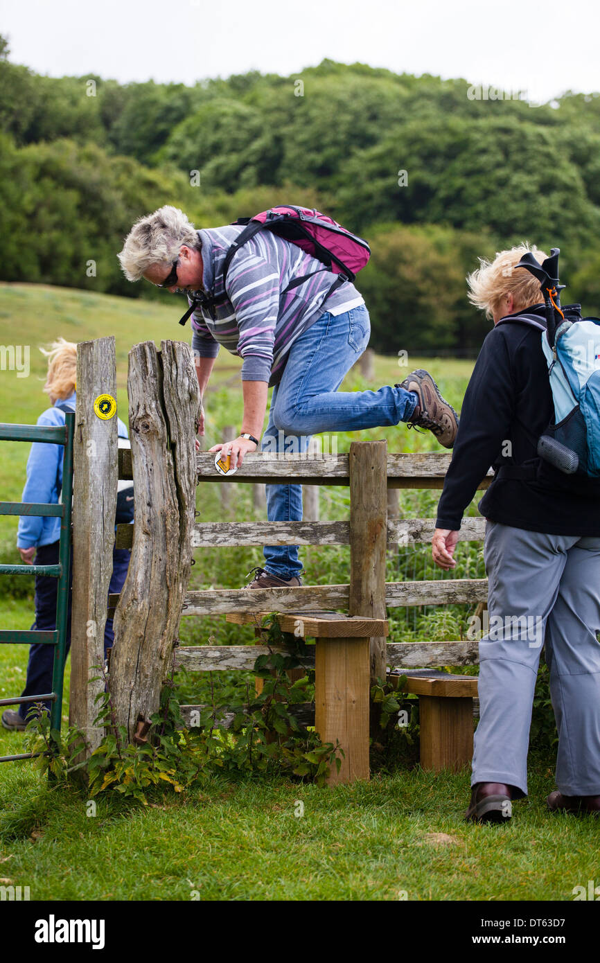 Walkers on the Winchcombe Way, Cotswolds, UK Stock Photo - Alamy