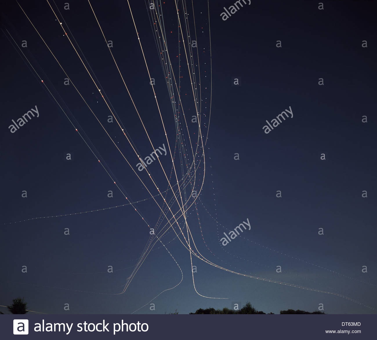 Aircraft Flying In Night Sky Stock Photos & Aircraft Flying In Night ...
