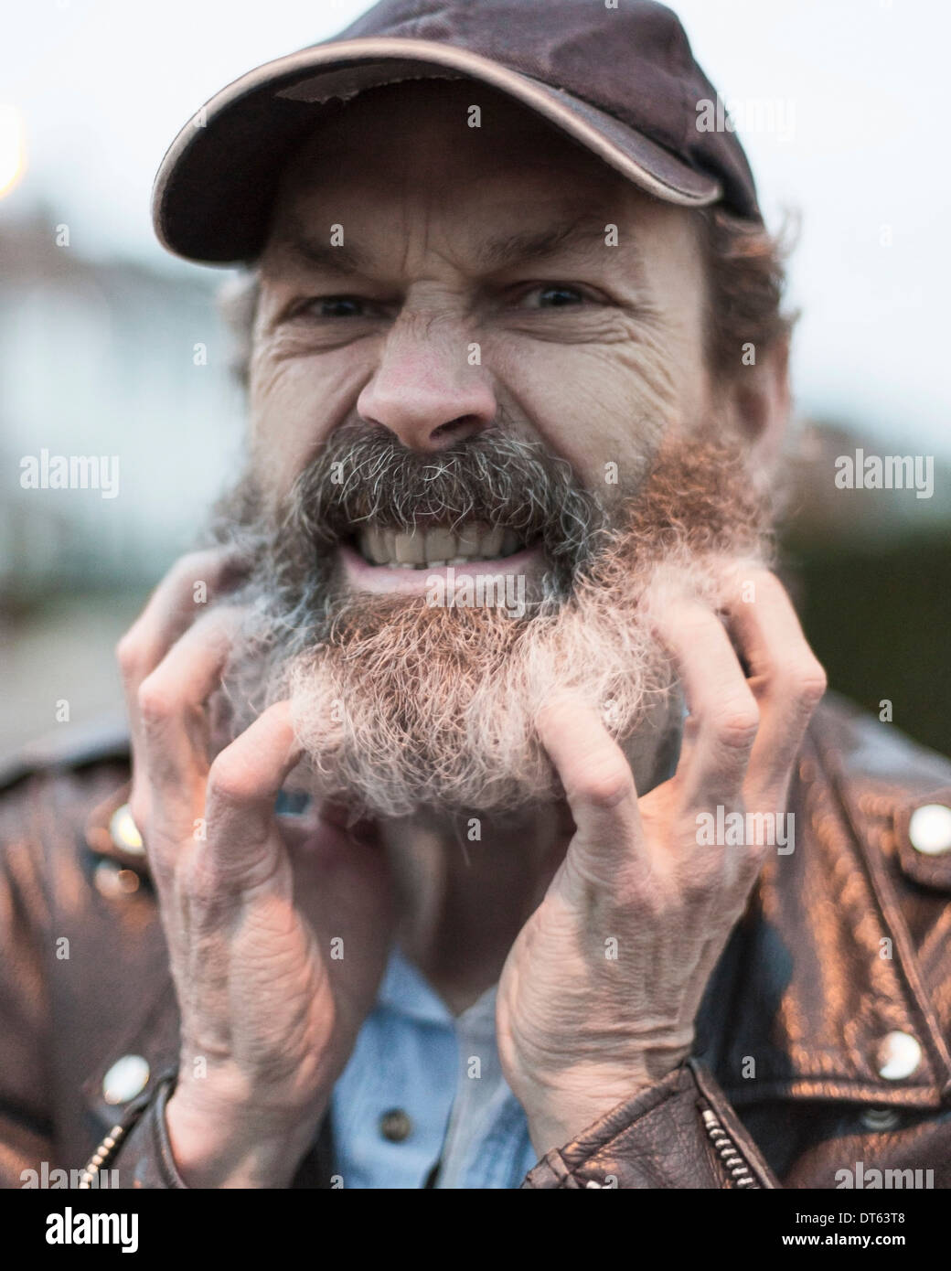 Older man with white hair and beard hi-res stock photography and images ...