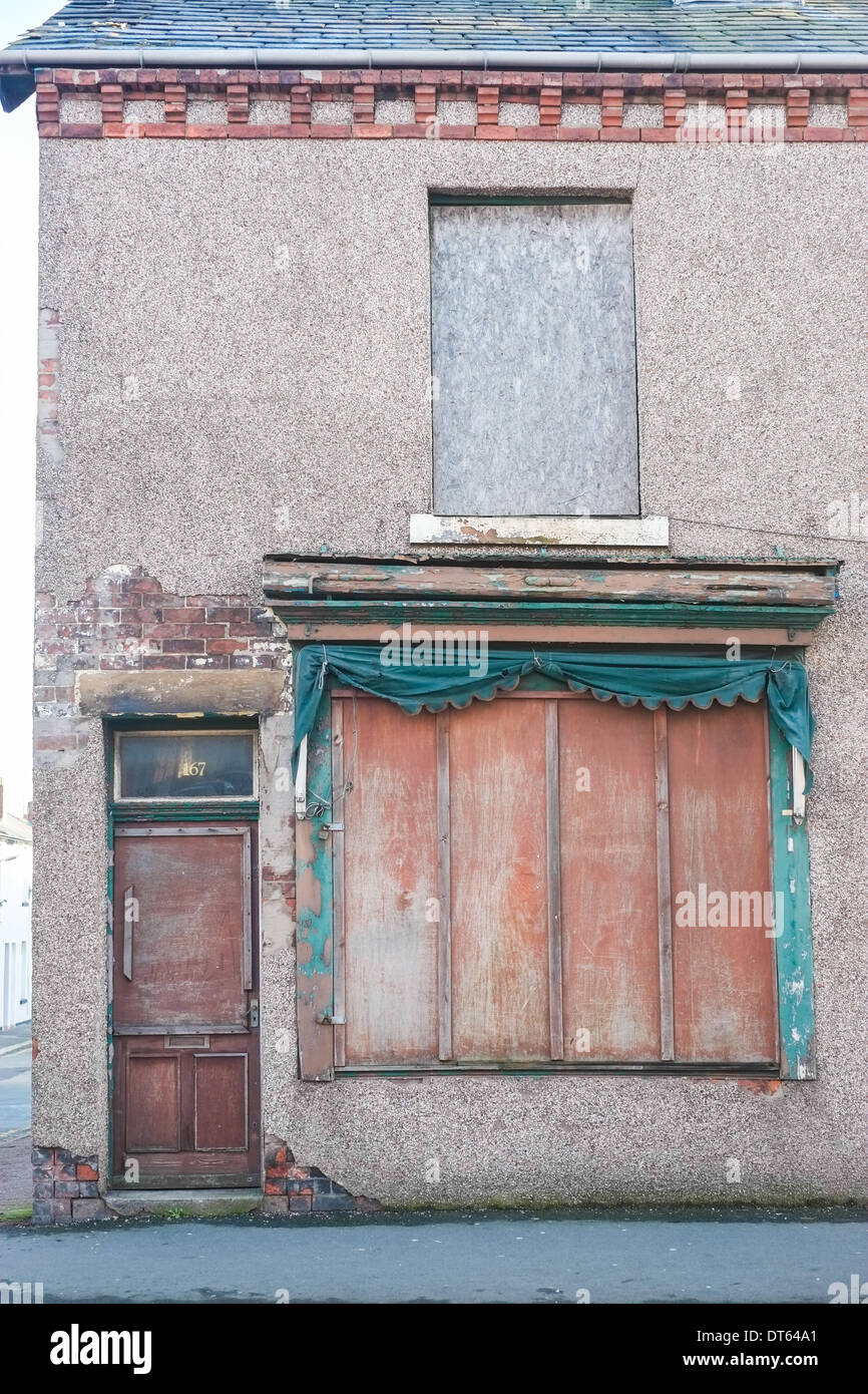 Boarded up shops empty boarded hi-res stock photography and images - Alamy