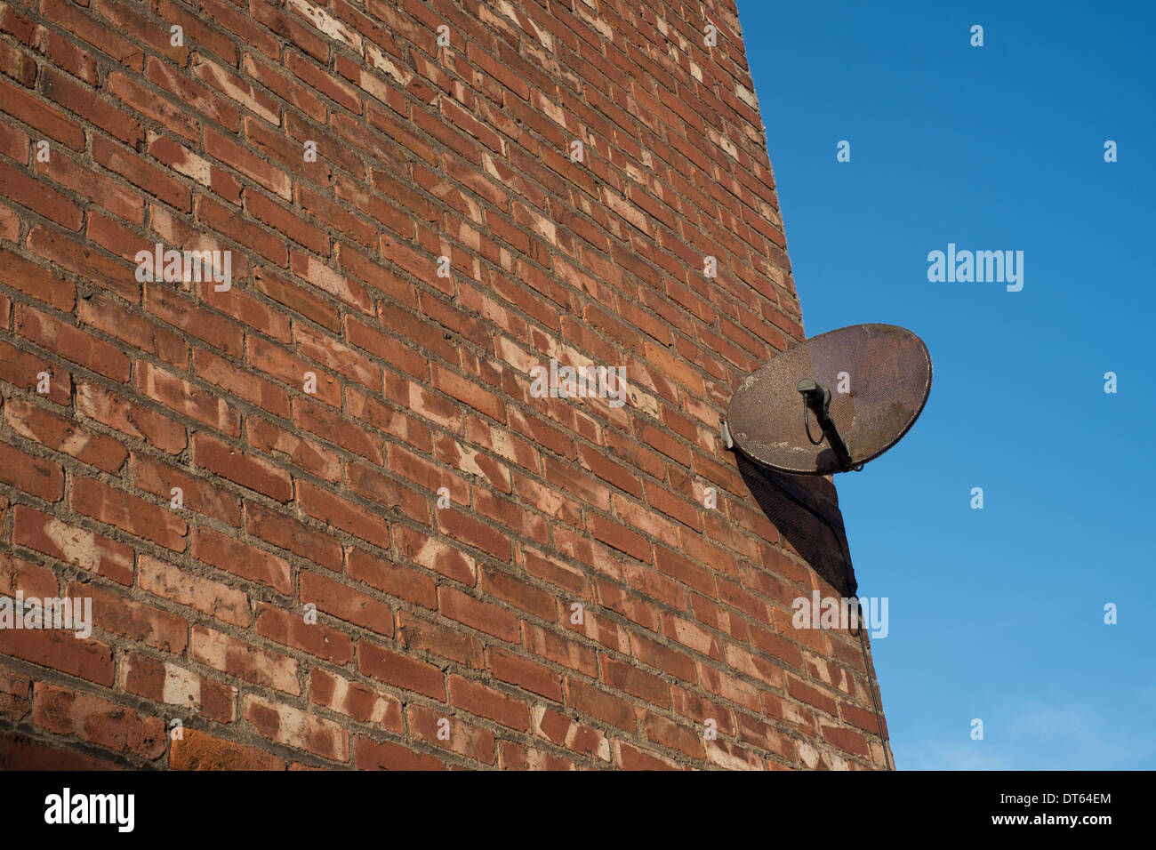Dish aerial hi-res stock photography and images - Alamy