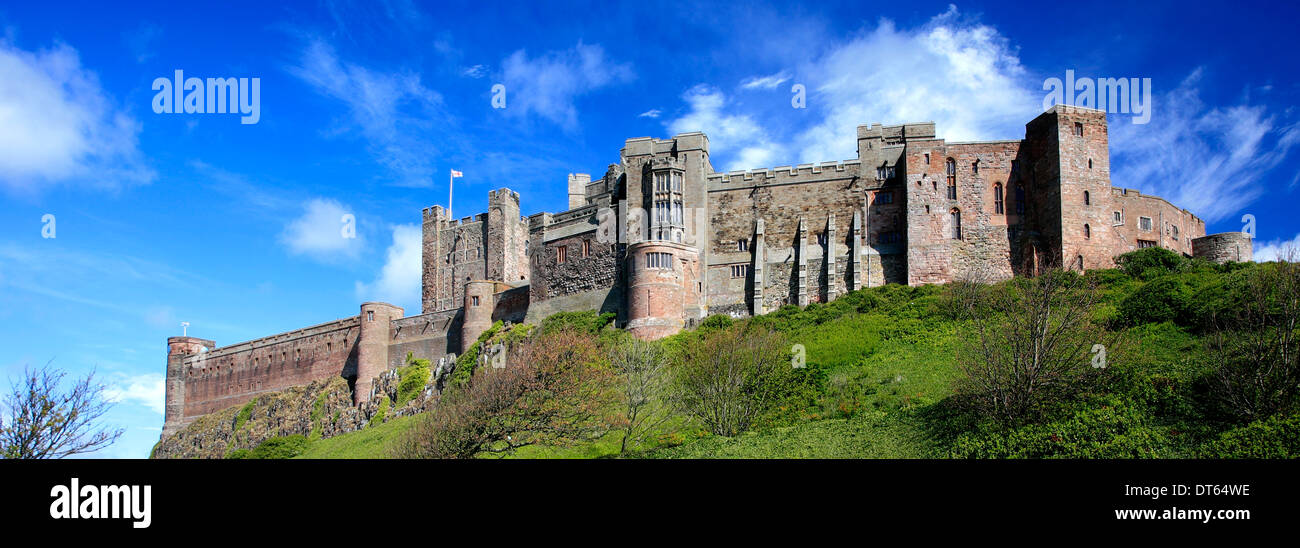 Northumbrian castles hi-res stock photography and images - Alamy
