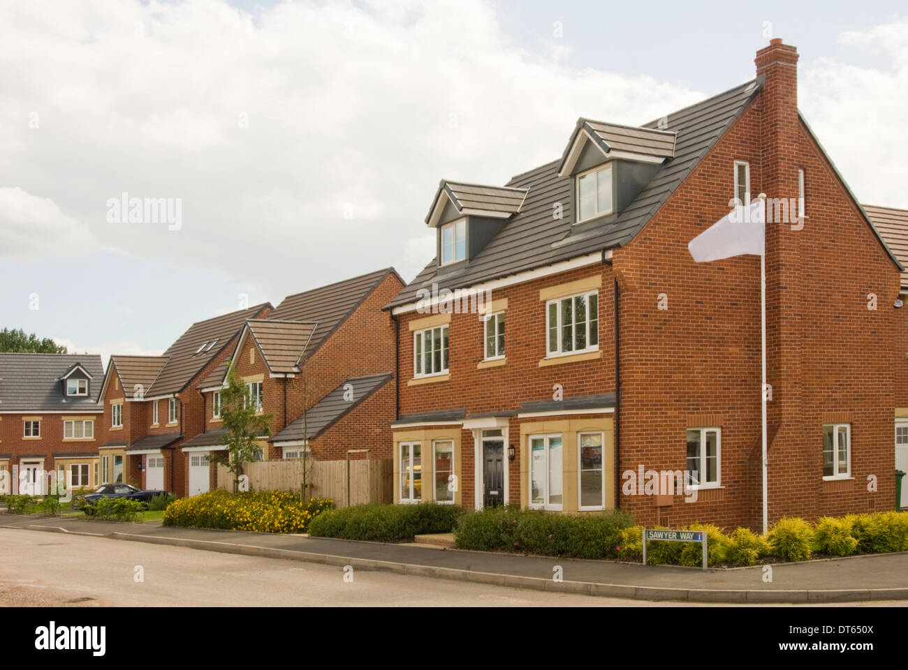 House exterior uk detached brick hi-res stock photography and images ...