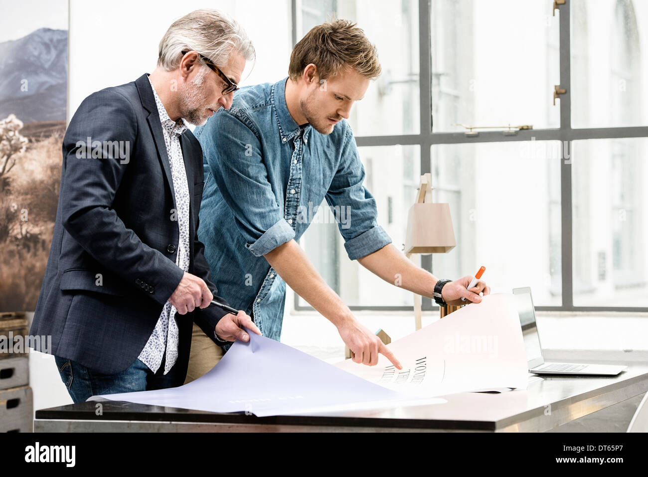 Two men in discussion hi-res stock photography and images - Alamy