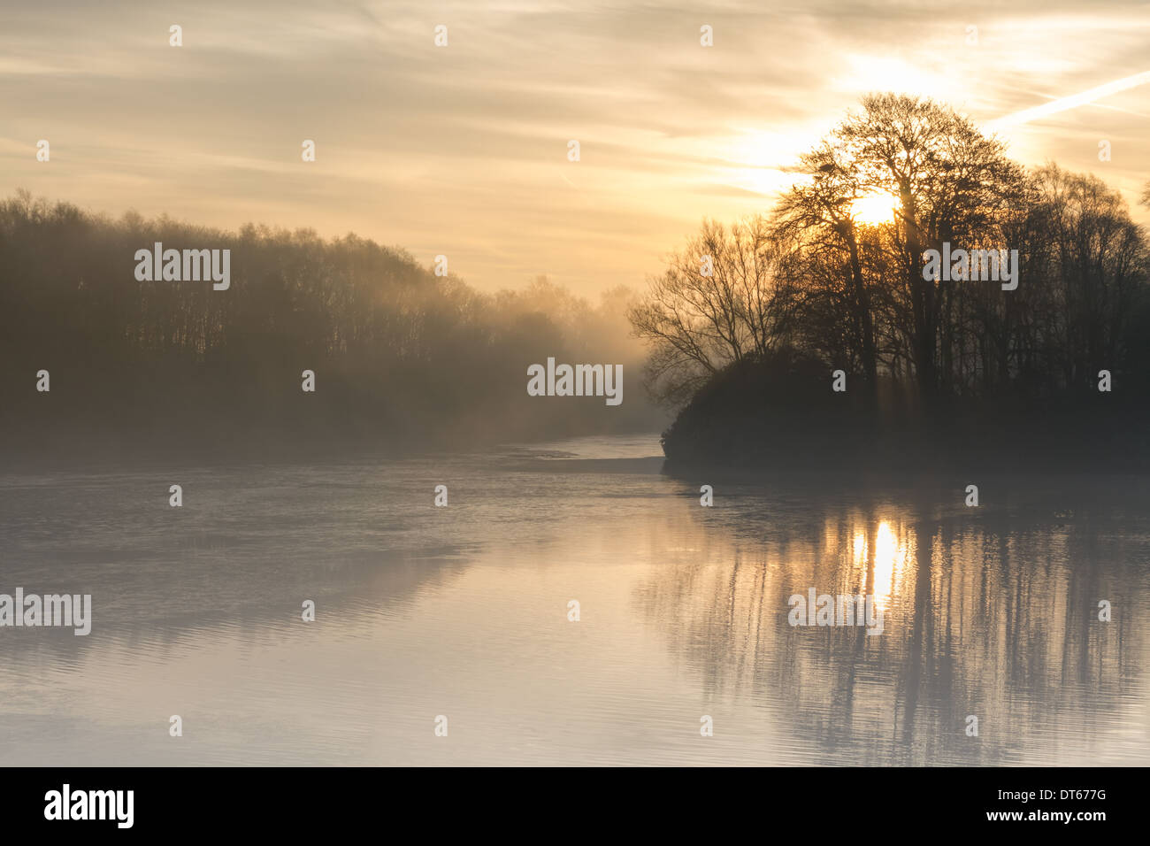 Morning by lake hi-res stock photography and images - Alamy