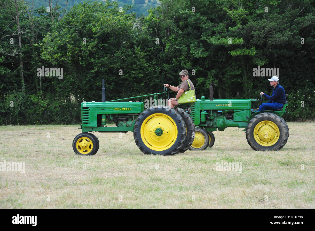 Old restored john deere tractor hi-res stock photography and images - Alamy