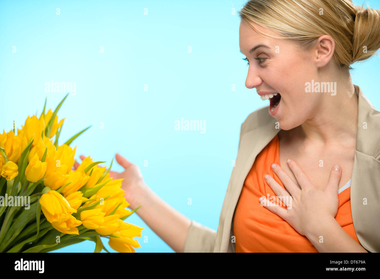 Woman receive flowers hi-res stock photography and images - Alamy