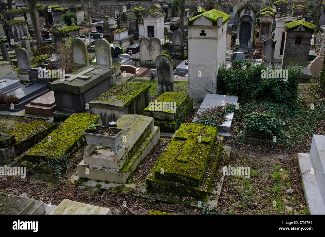 Graves and tombs at Pere Lachaise, the largest Cemetery in Paris ...