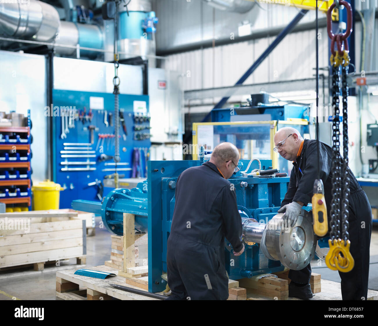 Engineering working hi-res stock photography and images - Alamy