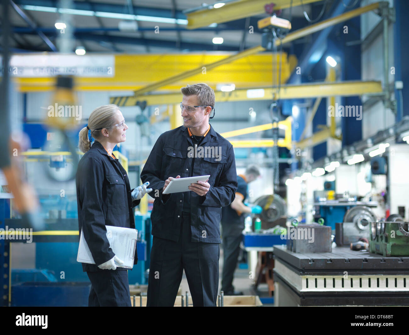 Workplace discussion hi-res stock photography and images - Alamy