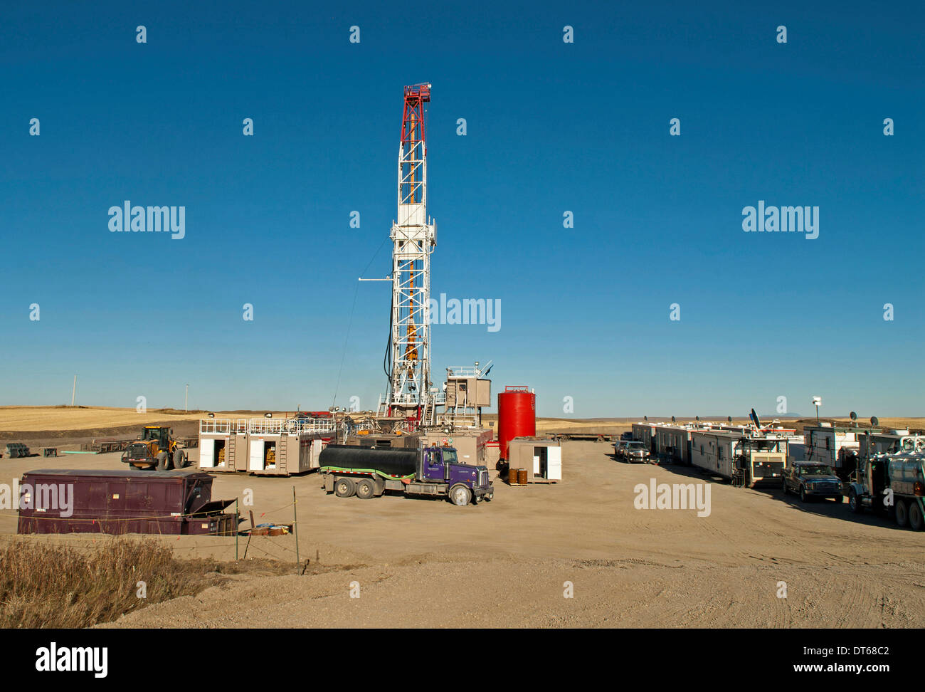 Bakken oil rig hi-res stock photography and images - Alamy